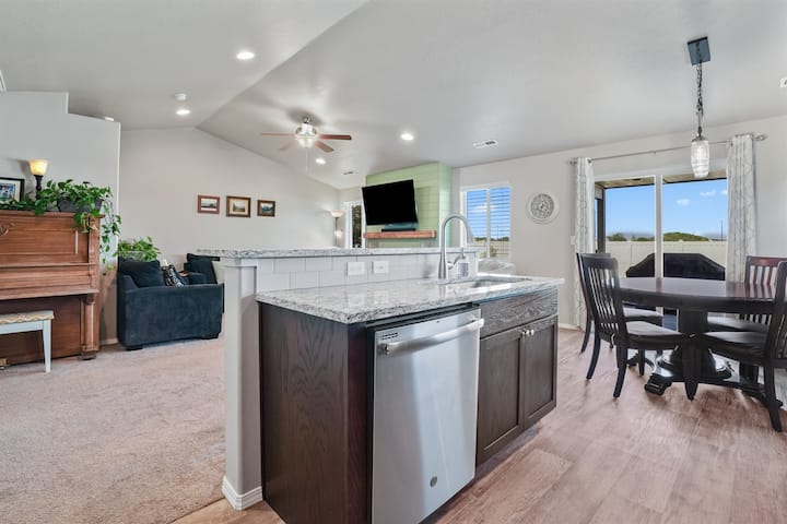 Plant-filled House, Covered Patio, Near Caldwell - Caldwell, ID