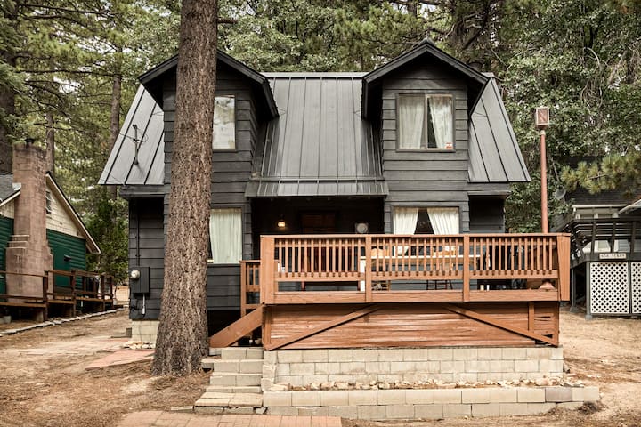 Pineland Getaway – Cozy Cabin Among The Pines - Running Springs, CA