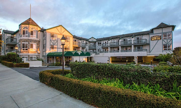 Pet-friendly Hotel With Gym & Free Parking - Morro Bay, CA
