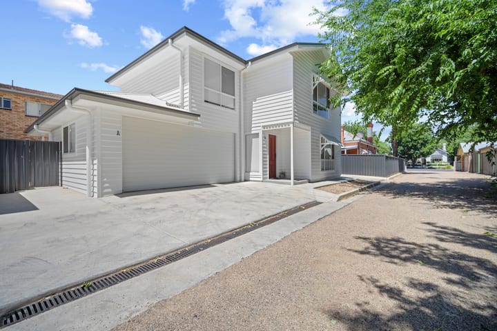 Lumeah - Stunning Central Wagga Townhouse - Wagga Wagga