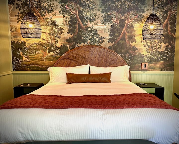 Swank Boutique Suites | King With Double Shower - Ashland, OR