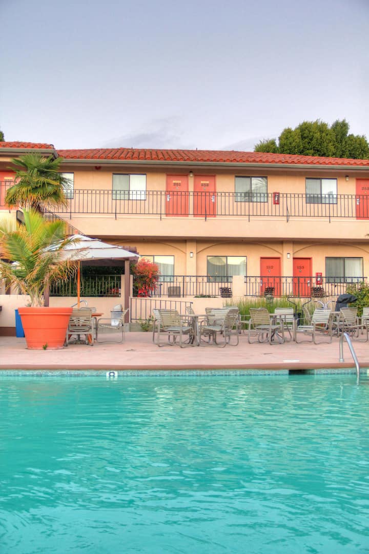 Free Gym And Heated Outdoor Pool & Hot Tub - San Luis Obispo, CA
