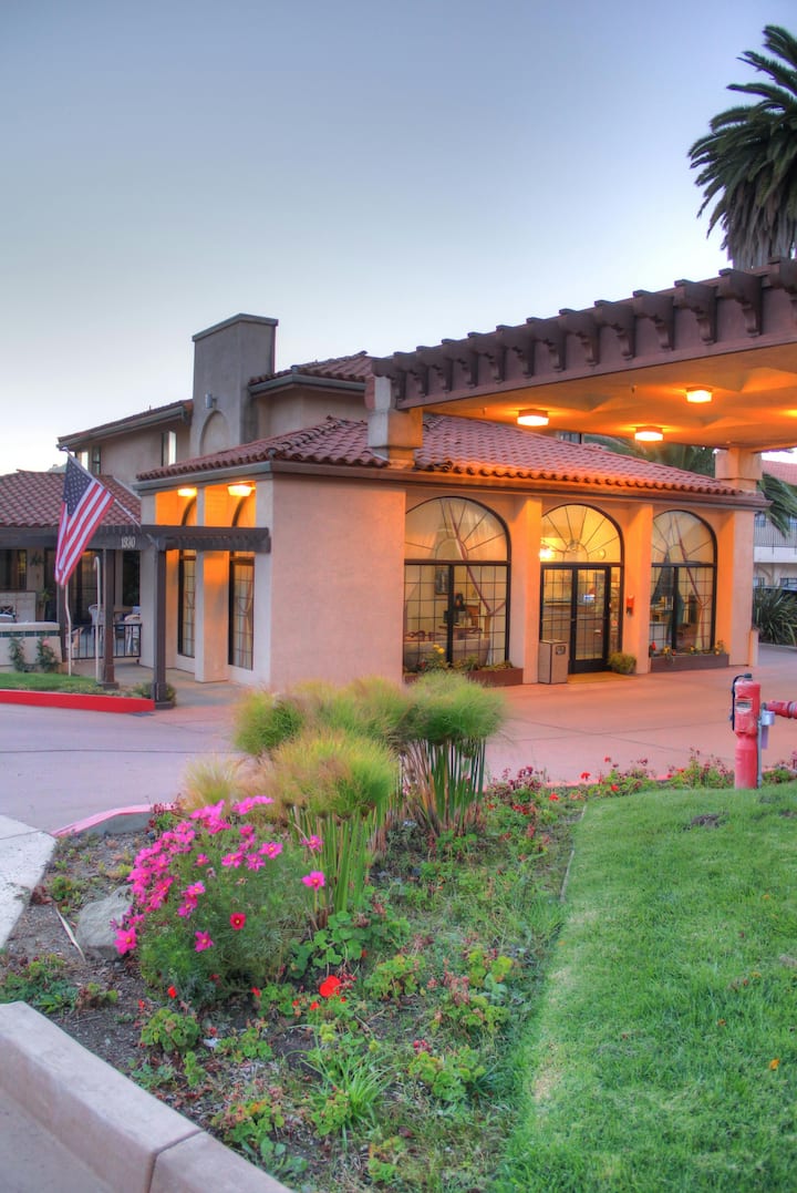 Need Some Downtime? Poolside Fountain Area Beckons - San Luis Obispo