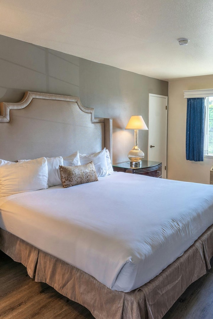 Classic Motel-style Setup With Exterior Corridors - San Luis Obispo, CA