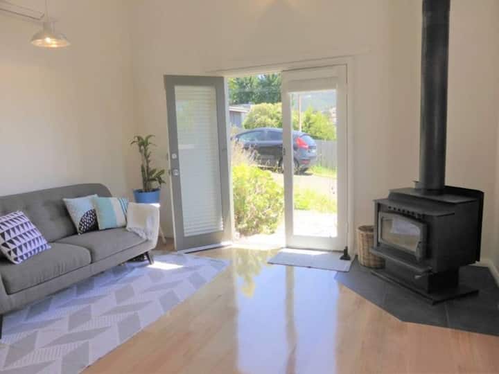The Stables—cosy & Convenient Above River Derwent - Hobart