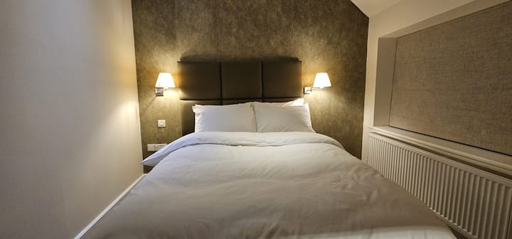 Class Stays Room 1 - Shrewsbury
