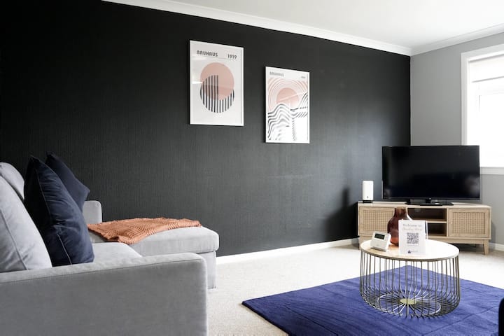 Refreshing Modern Home In Livingston - Livingston