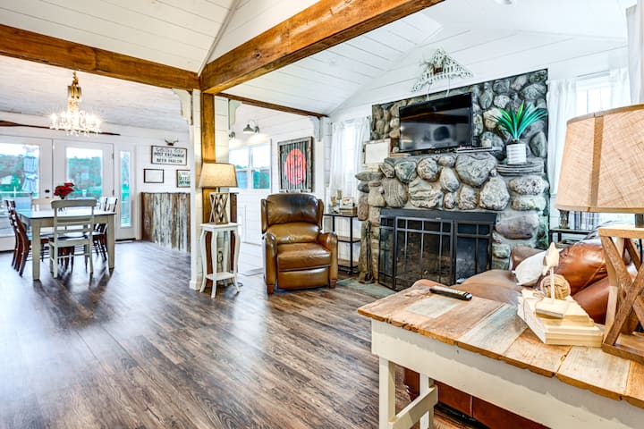 Family-friendly Retreat On Gilletts Lake! - Jackson, MI