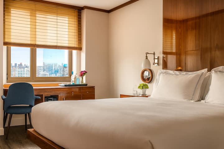 Bohemian Industrial Room Ideal For Urban Explorers - New York City