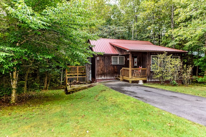 A Vintage Suite | Rustic Studio Cabin - Townsend, TN