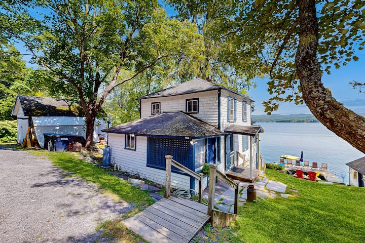 3br Dog Friendly Cabin On The Water With A Sunroom - Fair Haven, VT