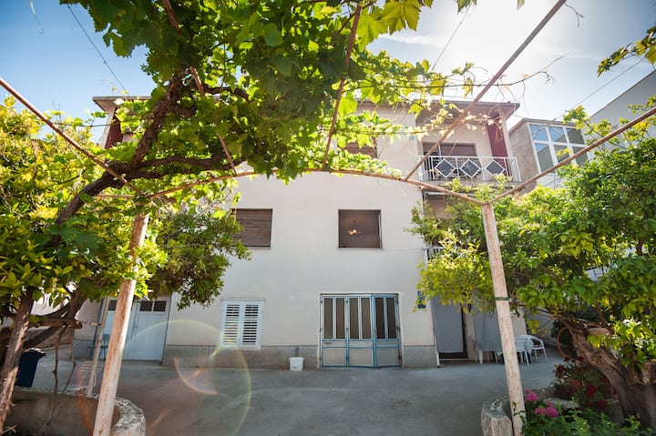 Appartement Tina (87861-a1) - Omiš