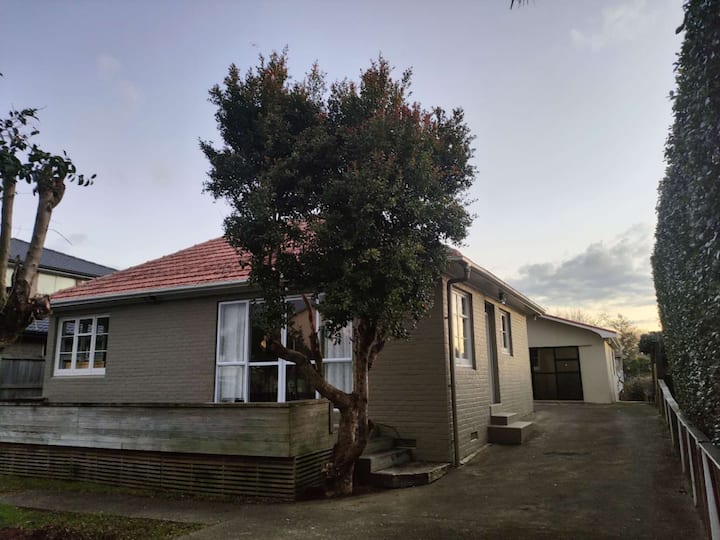 3 Bedroom House, 8 Renton Road, Mt Albert Auckland - Auckland