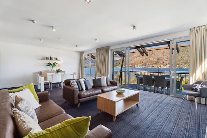 Beautiful Lakefront 2 Bedroom Marina Apartment 203 - Queenstown, New Zealand