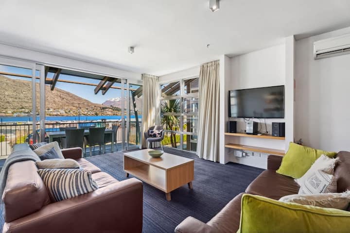 Beautiful Lakefront 2 Bedroom Marina Apartment 203 - Queenstown