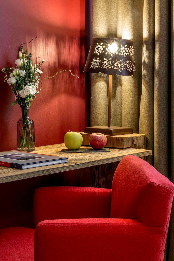 Rustic Chalet-themed Room At Hotel Edelweiss - Geneva