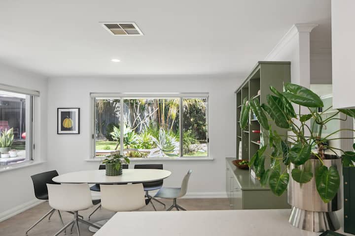 Azure Retreat - Garden Oasis - Cottesloe