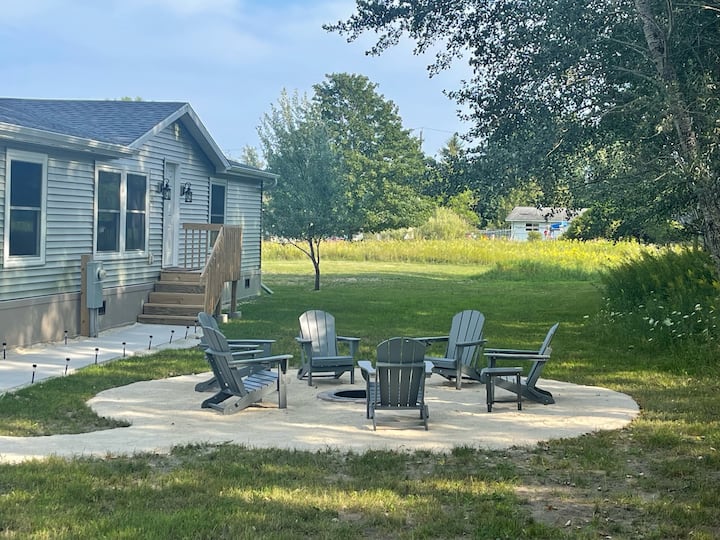 The Sweet Retreat: 2024 Updated Sturgeon Bay Home - Sturgeon Bay, WI