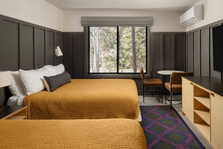 2 Units | Cozy Lakeside Hotel W/ Outdoor Pool - South Lake Tahoe, CA