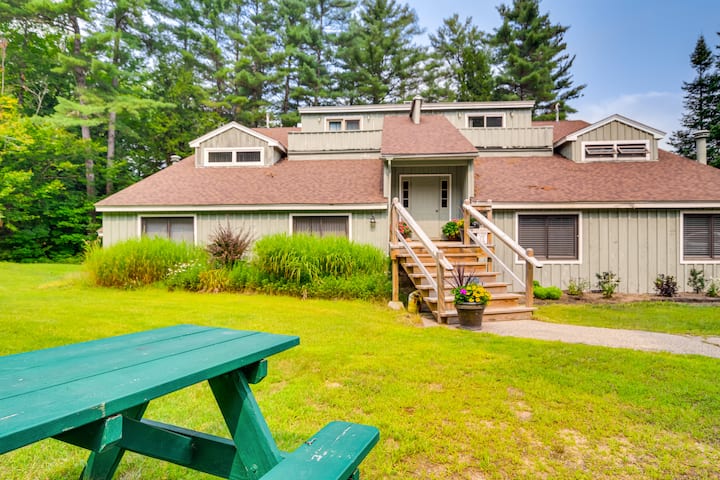 Resort Condo W/ Loft: 1 Mi To Attitash Mountain! - Carousel, Intervale