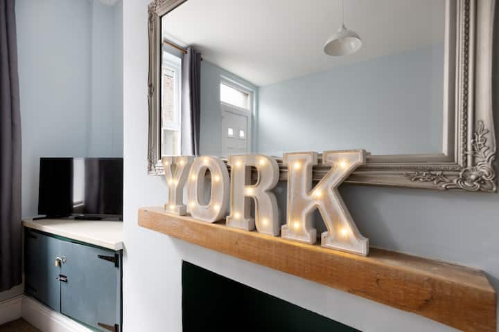 Ebor Place - Stunning Home With Free Parking - York
