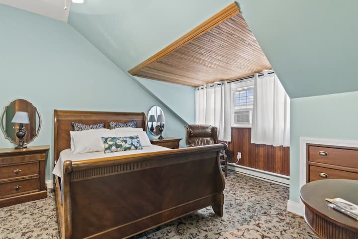 Pasfield House Mansion: The Hive - Springfield, IL