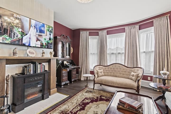 Spacious Historic Escape | 4br Luxury | Walk To Do - Springfield, IL