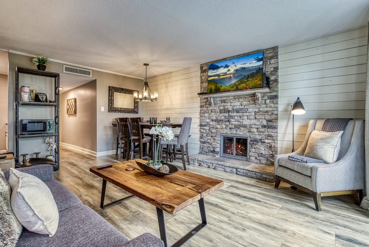 5 Star~ Summit View, Adjacent To The National Park - Gatlinburg, TN