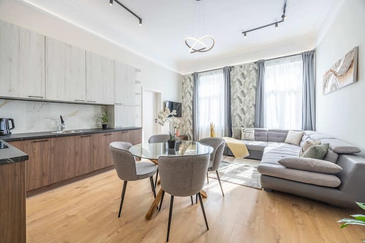 Deluxe City Center Residence W/4bedroom, 3bathroom - Budapest