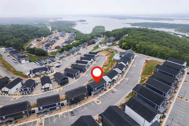 Lg Lake Home -Sleep 23 -Free Tickets + Golf Deals! - Branson, MO