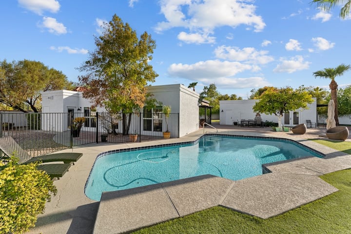 Mesa Sunset Escape: Spacious 4br Oasis! - Mesa, AZ