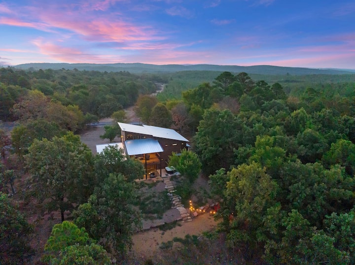 Private Mountain-view Cabin W/ Pool & Hot Tub - Broken Bow, OK