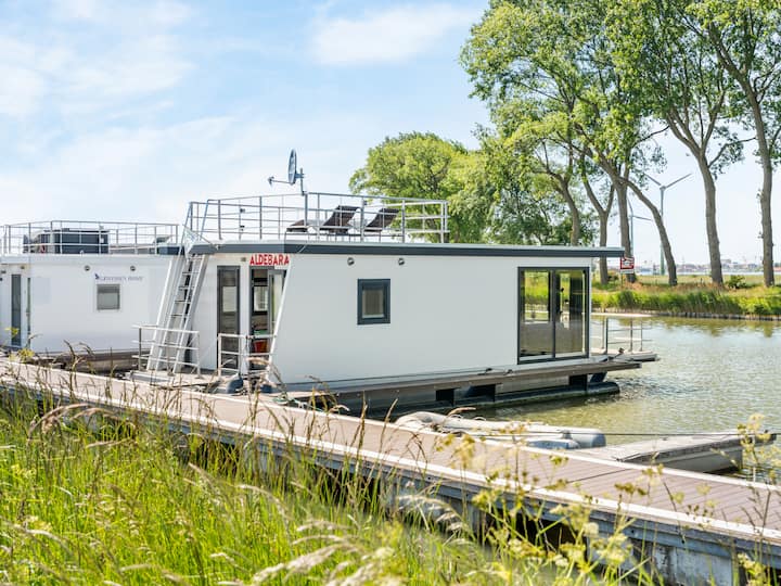 Belle Péniche Avec Vue Sur L'eau - Nieuwpoort