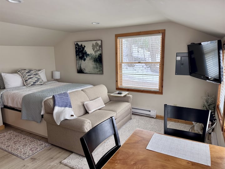 Oak Cottage; 1 Of 2.  Next To Boyne Mountain, Ski - Boyne Falls