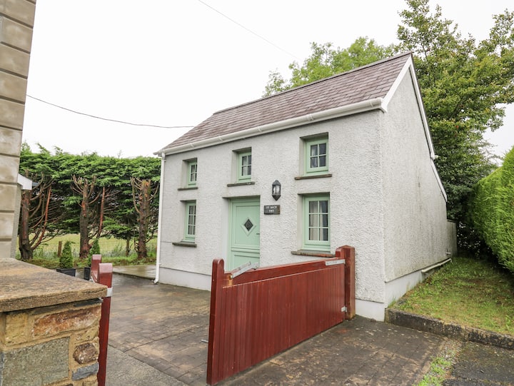 Ty Bach Twt - Aberaeron