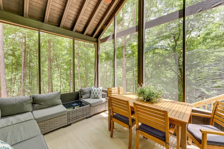 Pet-friendly Dadeville Cabin W/ Hot Tub & Porch - Lake Martin, Dadeville