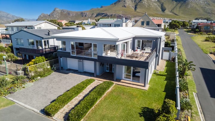164@beach Road Seaside Luxury | Families & Friends - Kleinmond