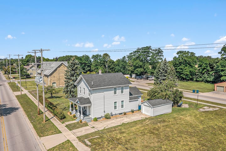 New Fall 2024: Updated Home By #1 Mich Beach - Manistee, MI