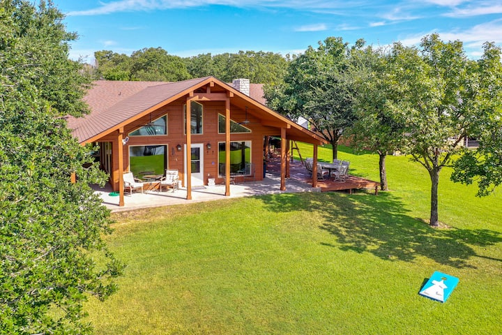 ‘Rhodes Retreat’ W/ Dock On Cedar Creek Lake! - Log Cabin, TX