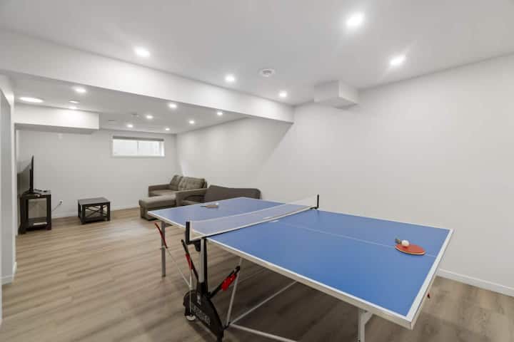 Fun | Ping-pong | Sleep 12 | Pet Friendly | Garage - Edmonton