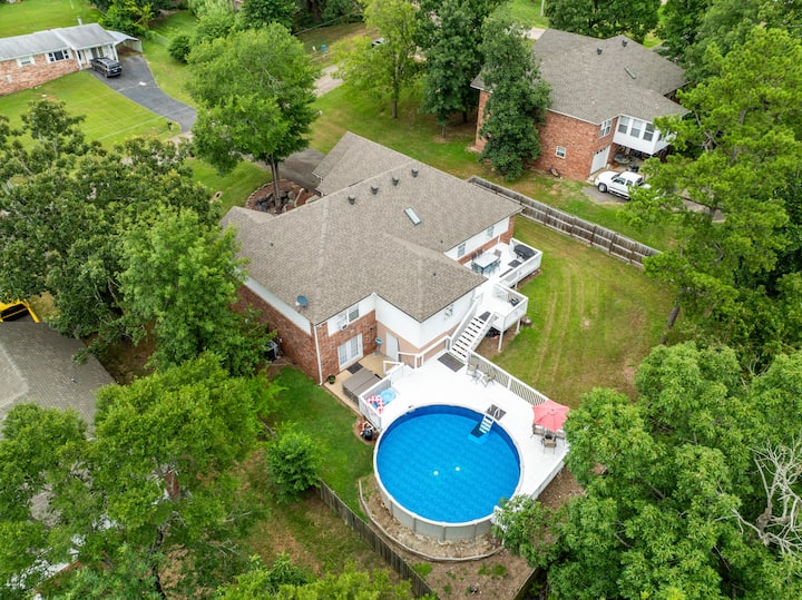 Pool, Hot Tub, Game Room & Sleeps 18! By Staylage - Hot Springs, AR