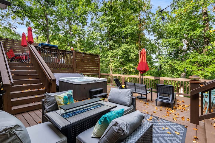 Cozy Lakehouse 4bd Dock + Hottub + Firepit + Kayak - Gainesville, GA