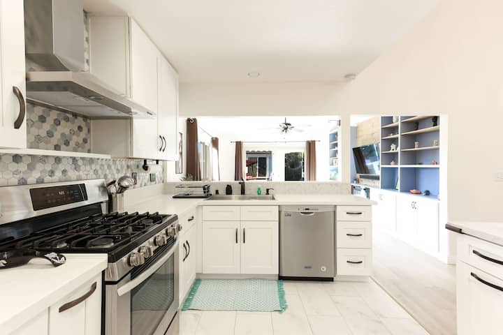 Pristine Poway Retreat - Poway, CA