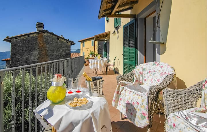 Amazing Home In Sommocolonia With Jacuzzi - Fiumalbo