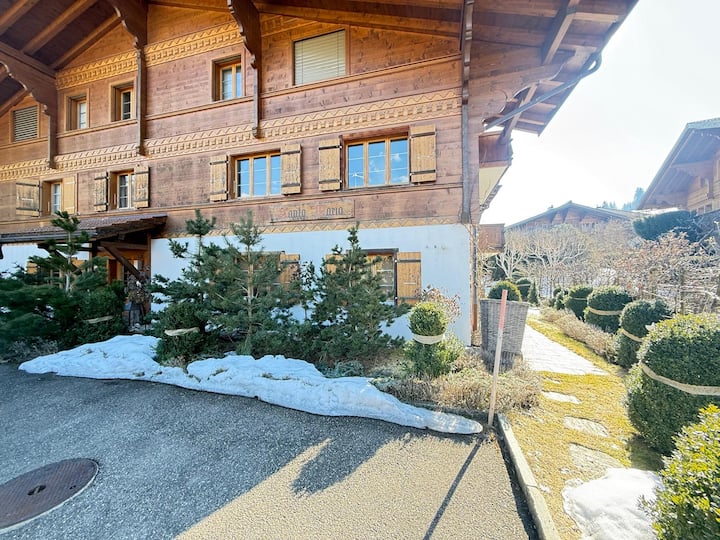 Warm And Spacious Chalet Surrounded By Greenery - Gstaad