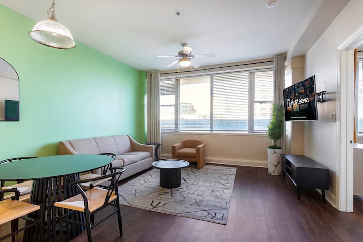 Urban Serenity:stylish 1br Condo With Rooftop Pool - Audubon Zoo, New Orleans