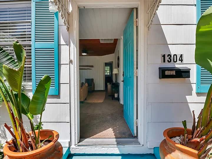 Picturesque Bungalow In Savannah - Savannah, GA