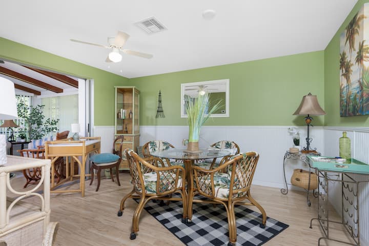 Palmetto Cottage Retreat - Englewood, FL