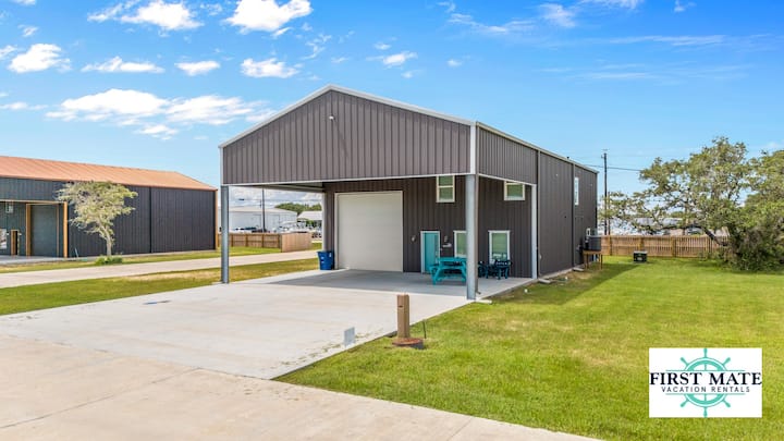 Honey Hole Family Fishing Pets Add Xtra Fees - Port O'Connor, TX