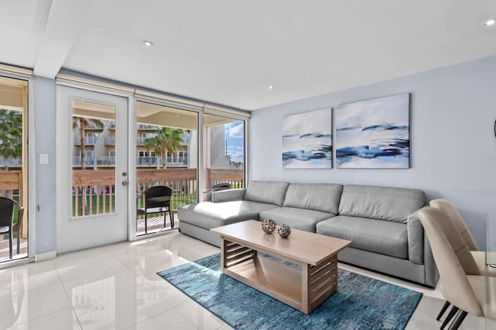 Cozy 2br/2ba Retreat At Beachfront Resort - South Padre Island, TX